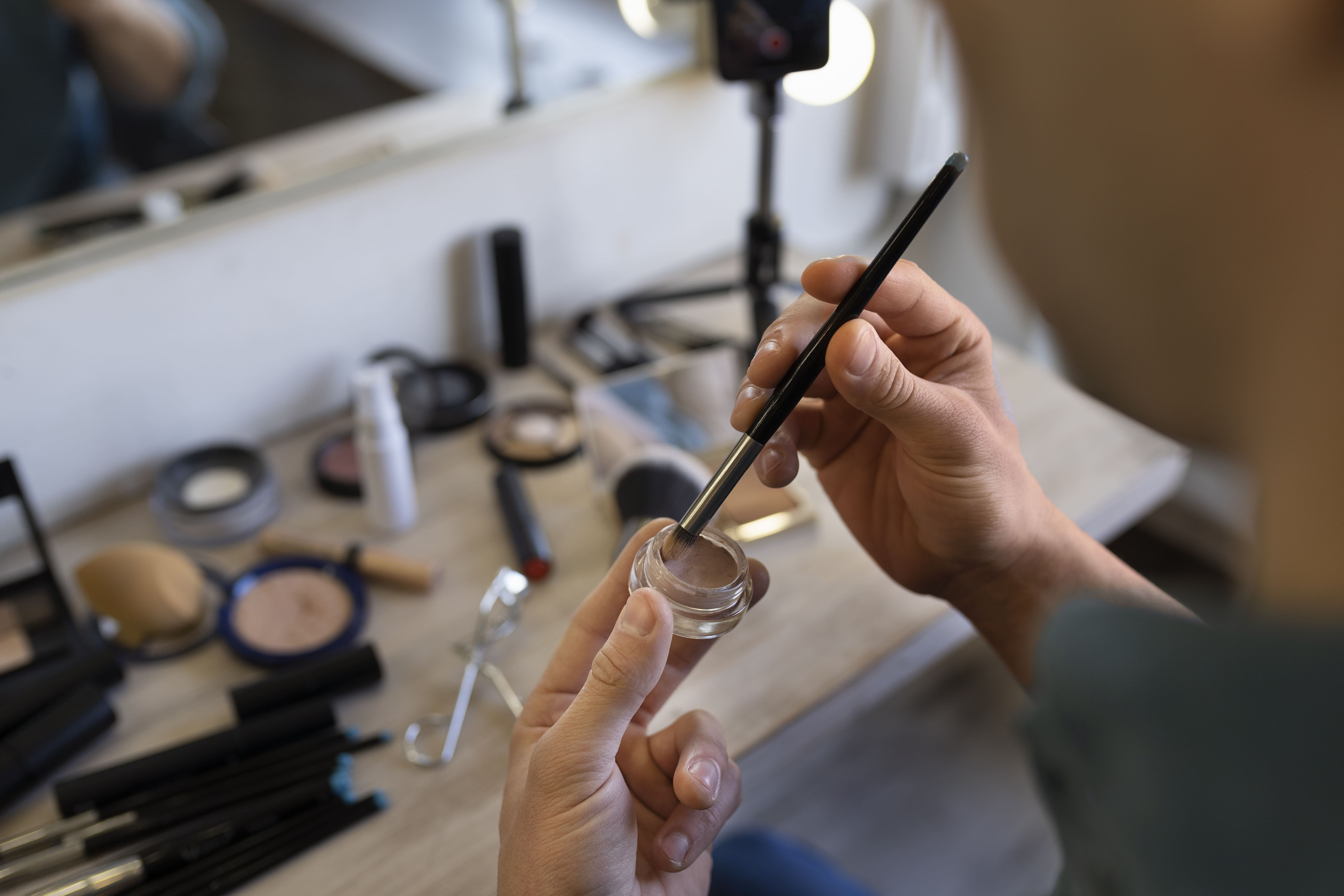 Maquiagem influencia imagem profissional e pode impactar no ambiente de ...